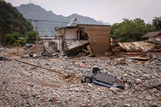 Record thunderstorm losses and deadly earthquakes: the natural ...