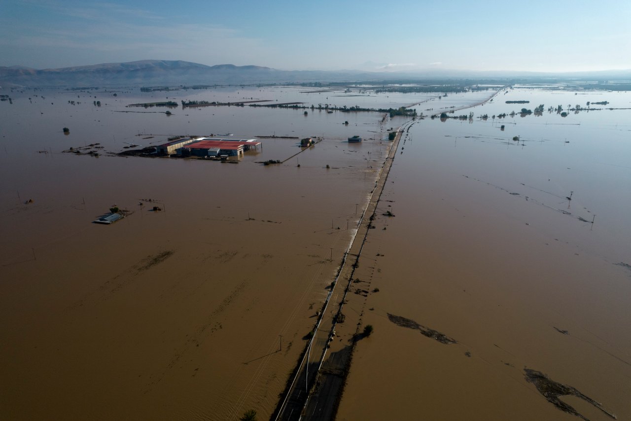 Record thunderstorm losses and deadly earthquakes: the natural ...