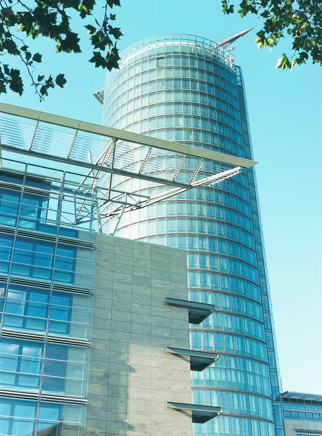 Realignment of the Group structure (1996–2008) | Munich Re